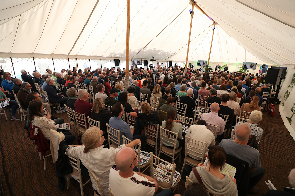 16 Audience Engagement Strategies for Memorable Events