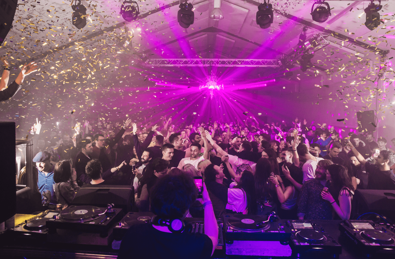 Leading by Example: Oval Space Bans Single-Use Plastics