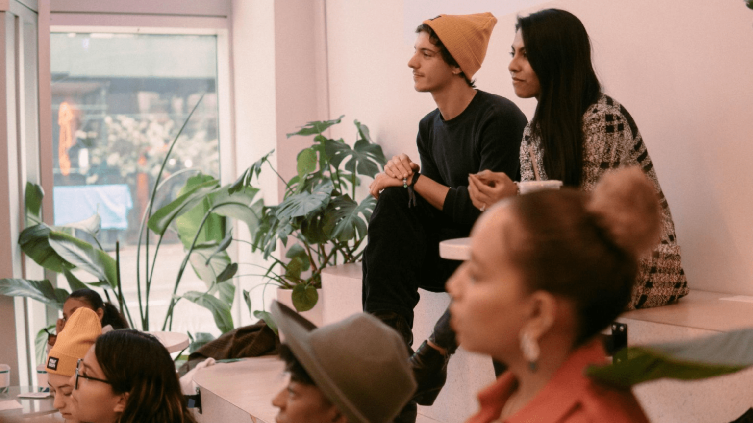 How to Run a Roundtable Discussion [Expert Tips]